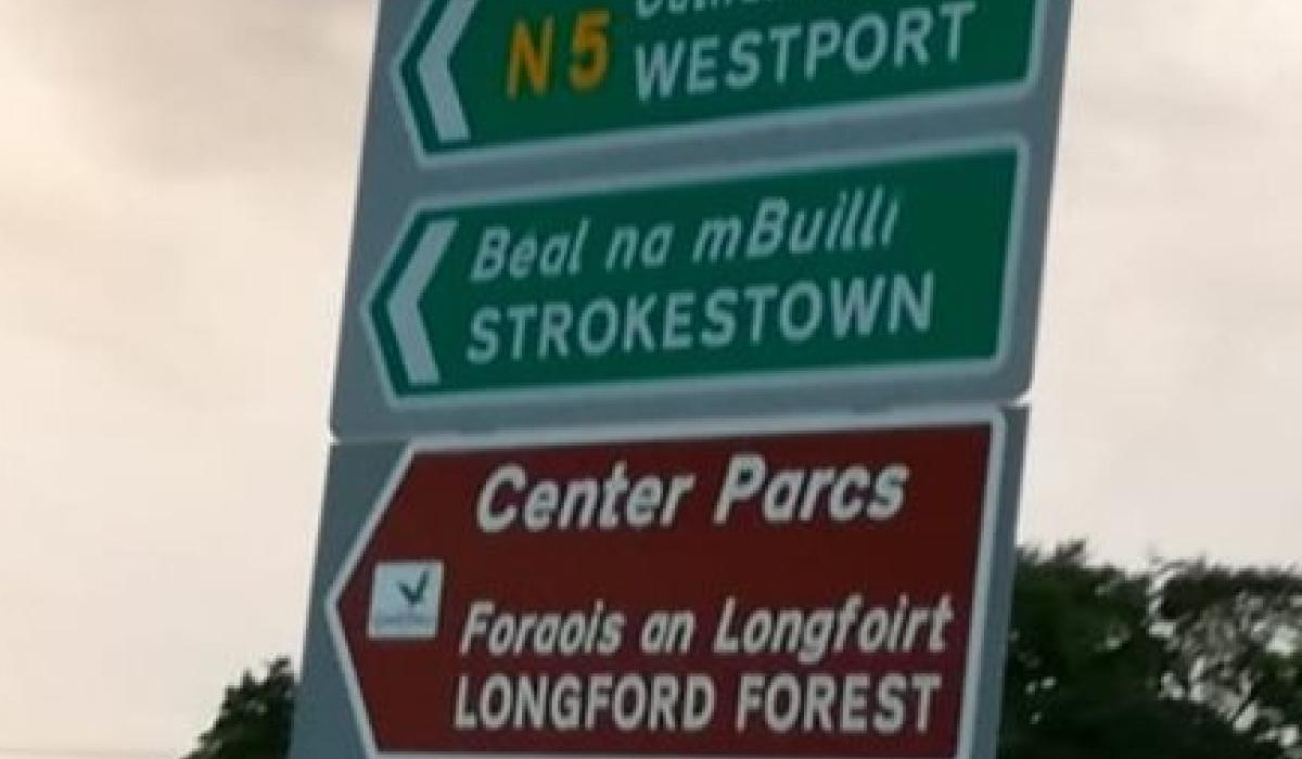 Contractor mishap sees Center Parcs sign erected pointing the wrong way ...