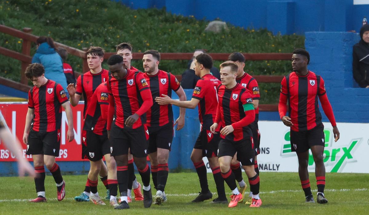 Longford Town let victory slip as ten-man Finn Harps snatch stoppage time equaliser - Longford Live