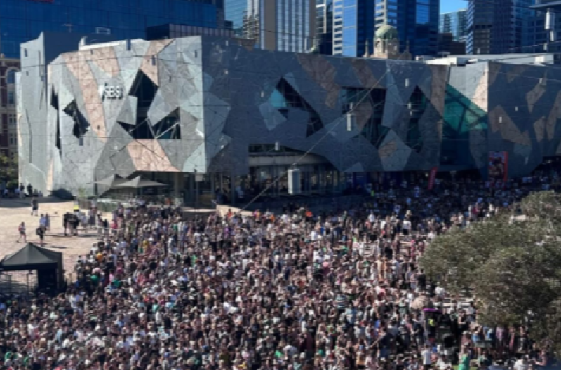 Kneecap play free show on Melbourne streets for fans who couldn't get ...