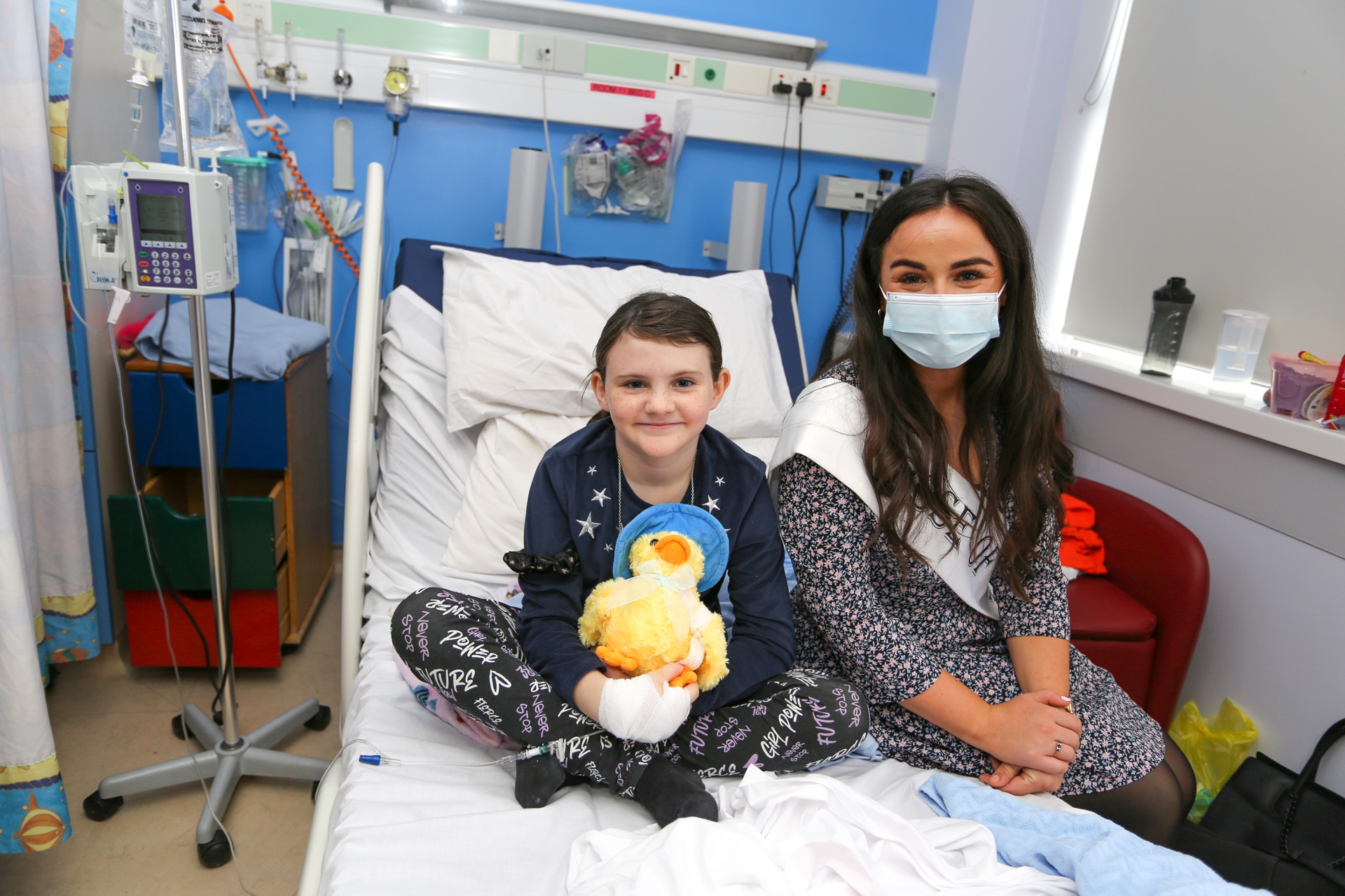 Longford children delighted to meet Rose of Tralee in Mullingar ...